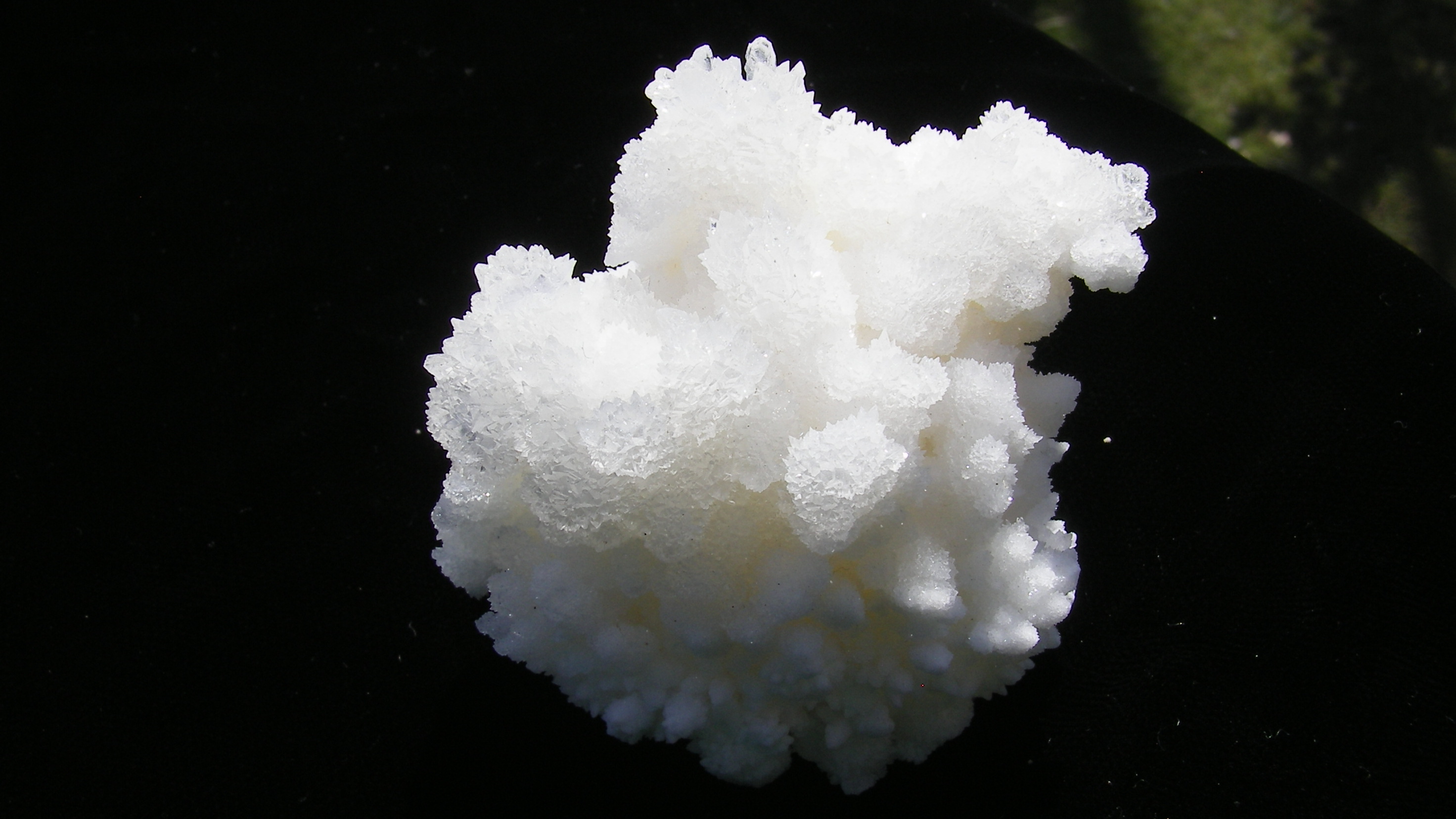 Fossils-Crystals.com – Aragonite – Fluorescent – Chihuahua, Mexico